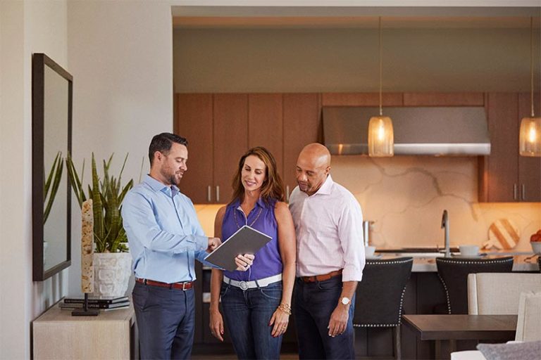 6 Things to Look for on a 55+ Community Tour