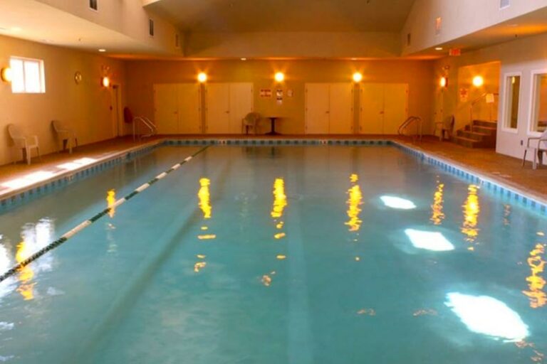 Top 14 Retirement Communities in Illinois With Indoor Pools
