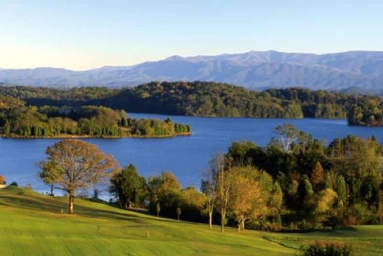 Lakefront Retirement Communities in Tennessee